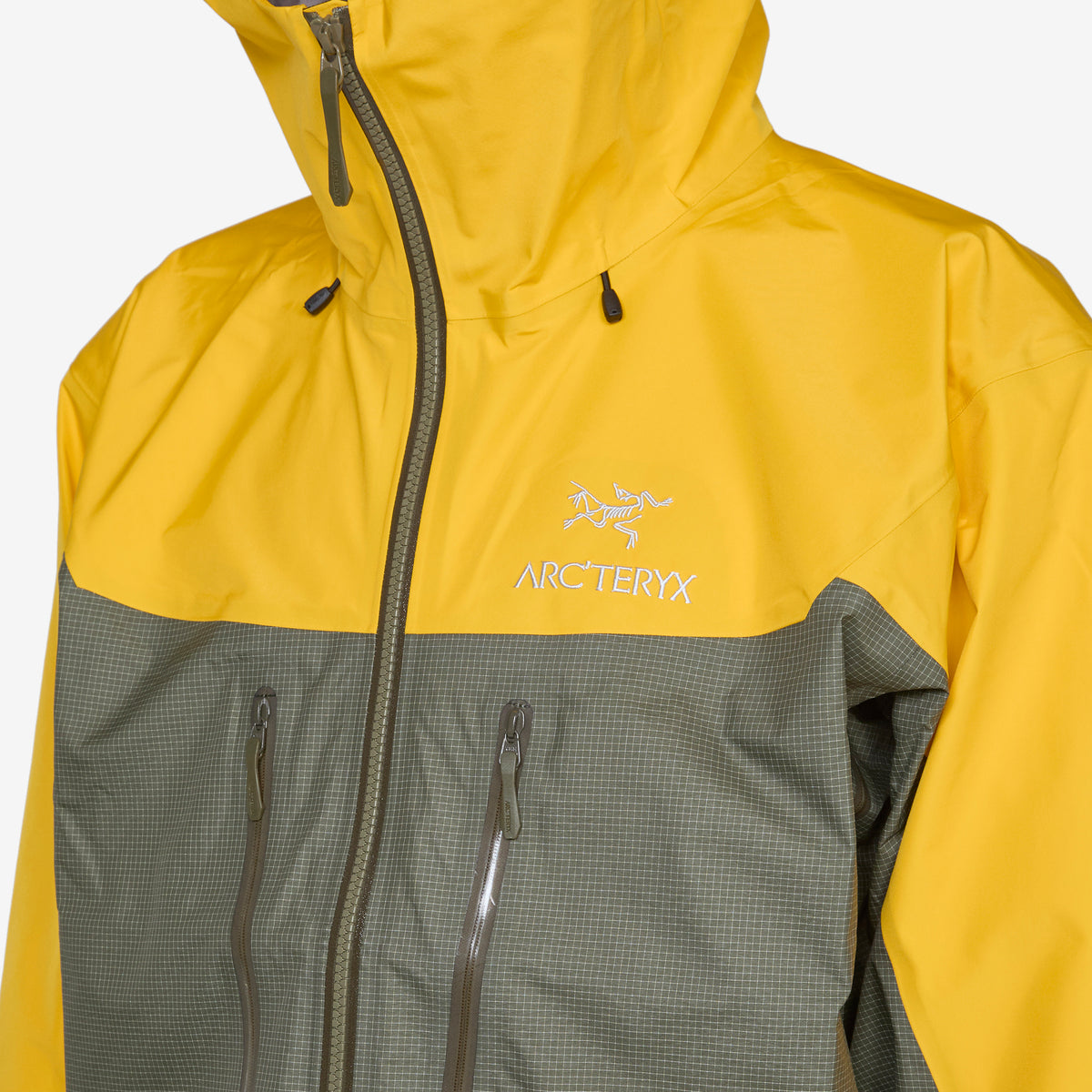 Arc'teryx – Above The Clouds Arc'teryx – Above The Clouds