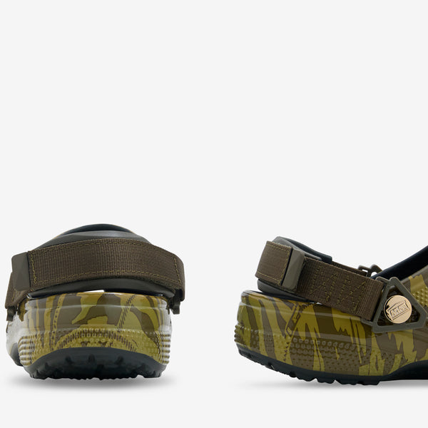 Crocs x Classic Clog Dark Algae – Above The Clouds